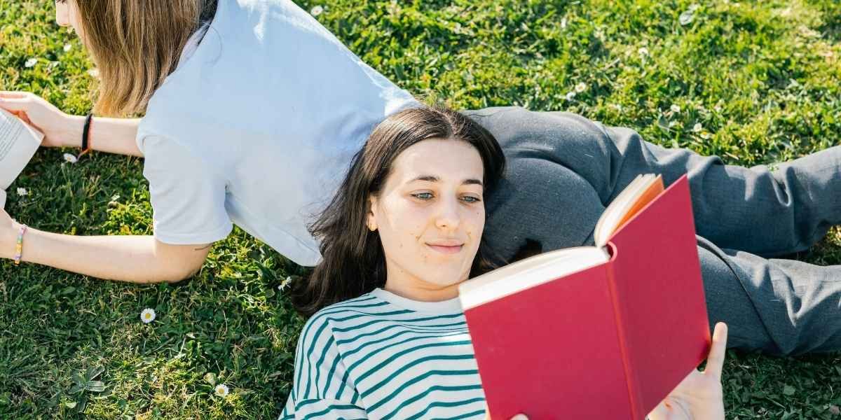 Romantasy Is the BookTok Genre Redefining U.S. Publishing - US Insider