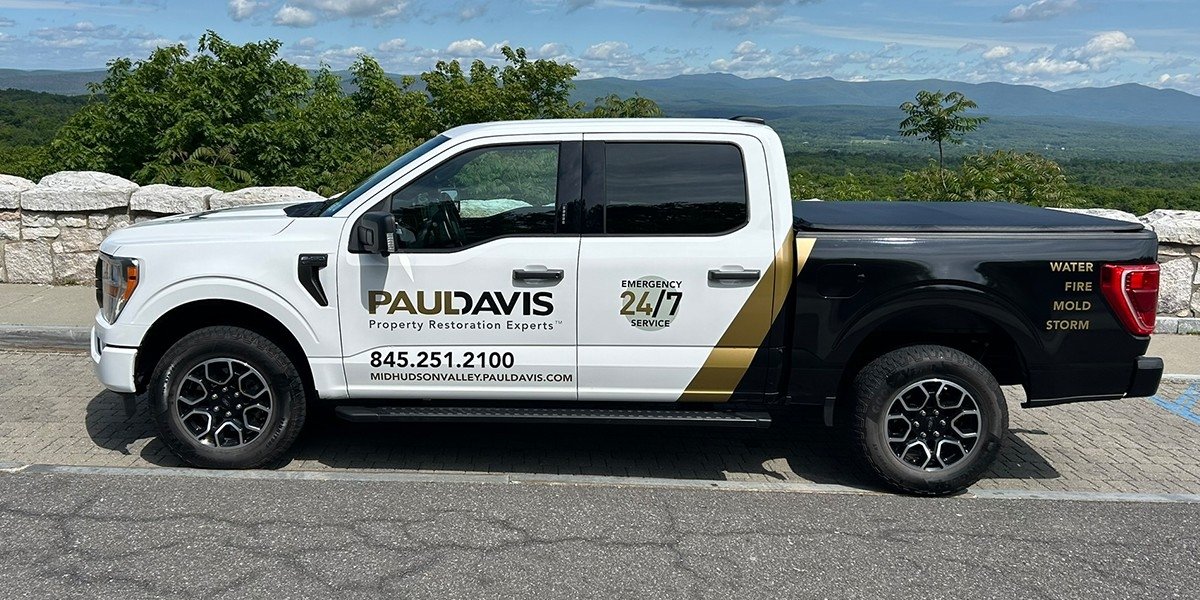 Demystifying Yellow Traffic Lights: What You Need to Know - US Insider